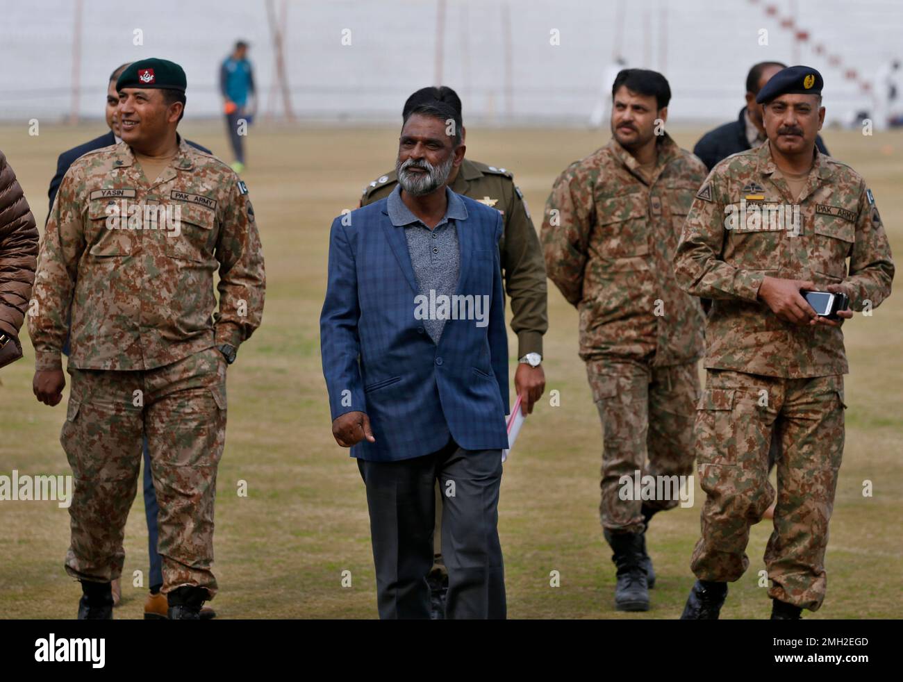 Pakistan security officials brief Hussain Imam, center, head of ...