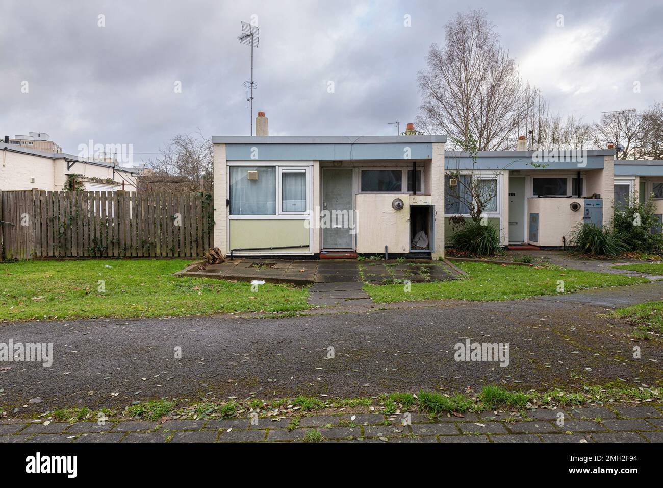Award winning 1960's Sheltered Housing in Minstead Gardens, Roehampton ...