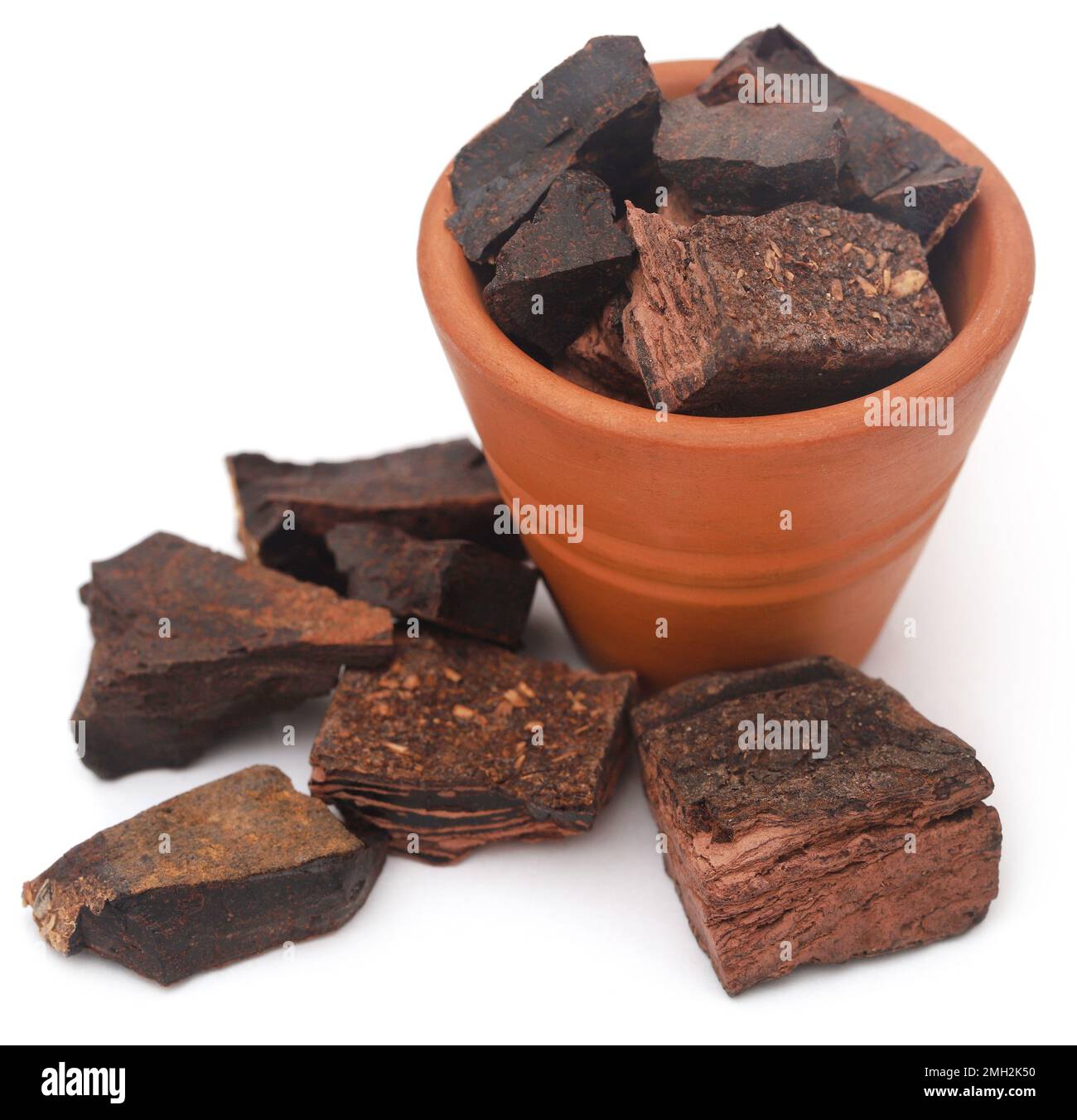 Edible black catechu extracted from acacia trees Stock Photo - Alamy