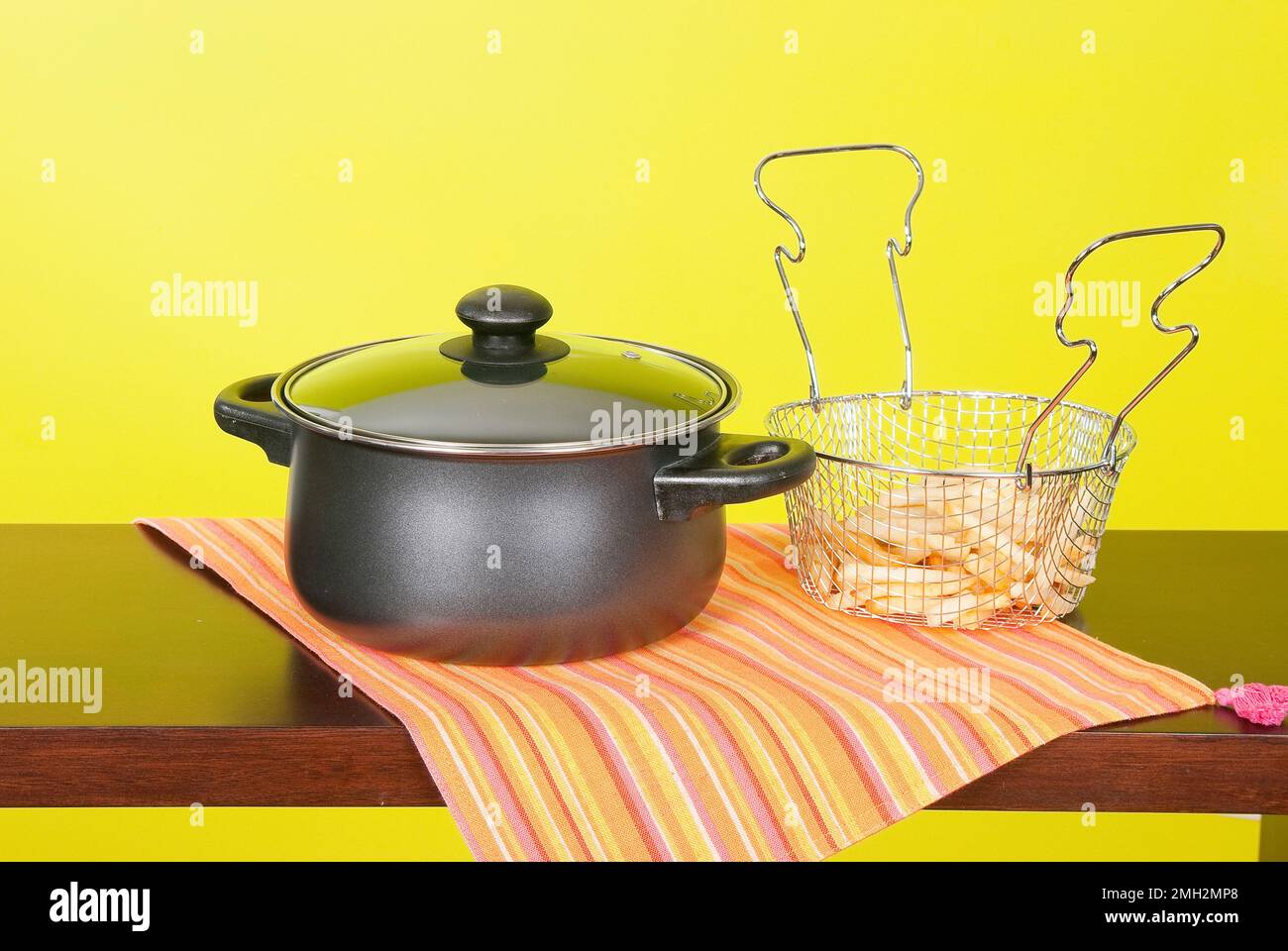 Deep frying pot hi-res stock photography and images - Alamy