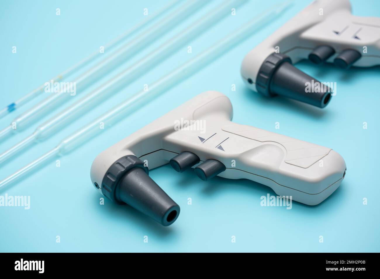 automatic electric pipette for scientific laboratory Stock Photo - Alamy