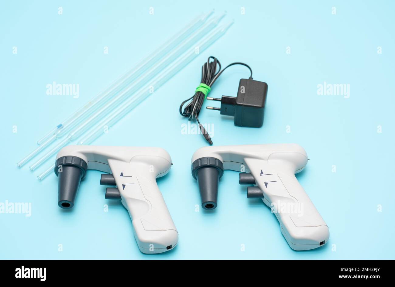 automatic electric pipette for scientific laboratory Stock Photo - Alamy