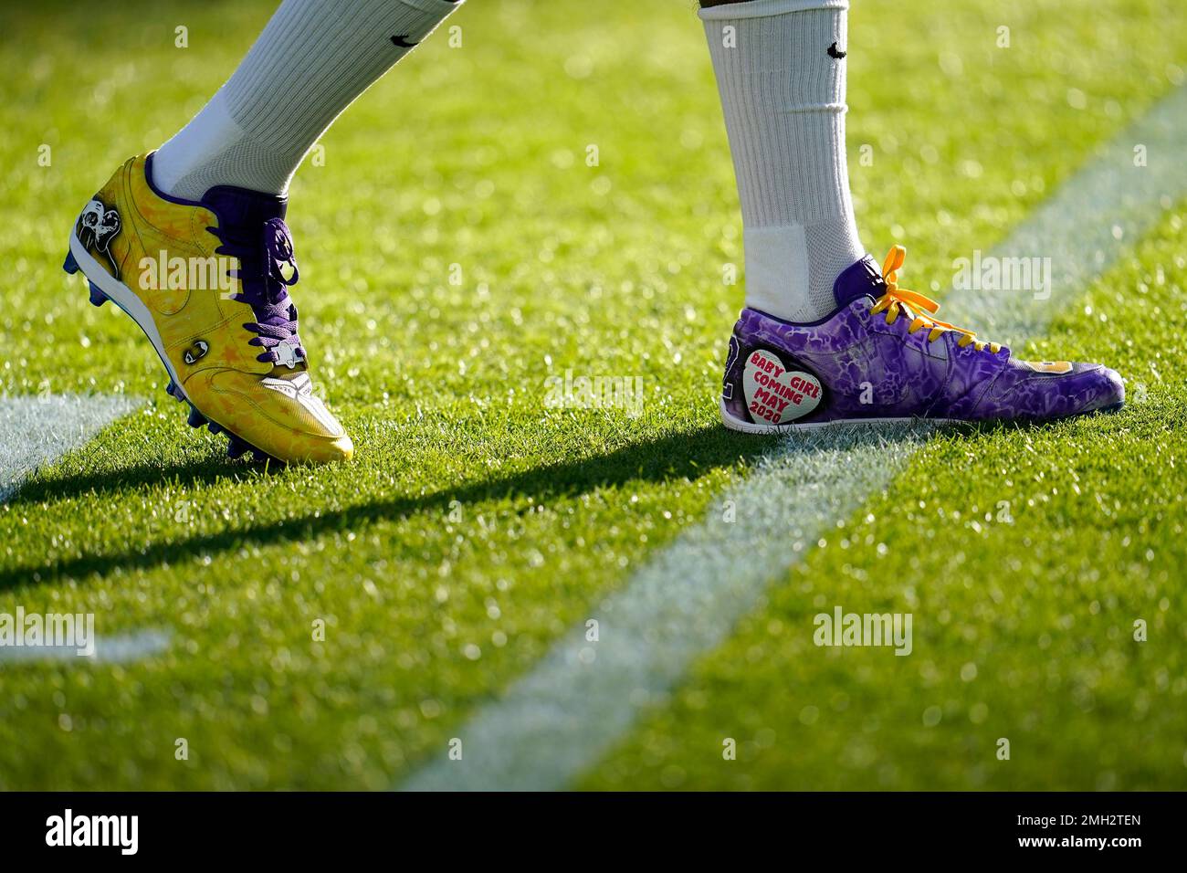 Kansas City Chiefs wide receiver Demarcus Robinson wears cheats ...