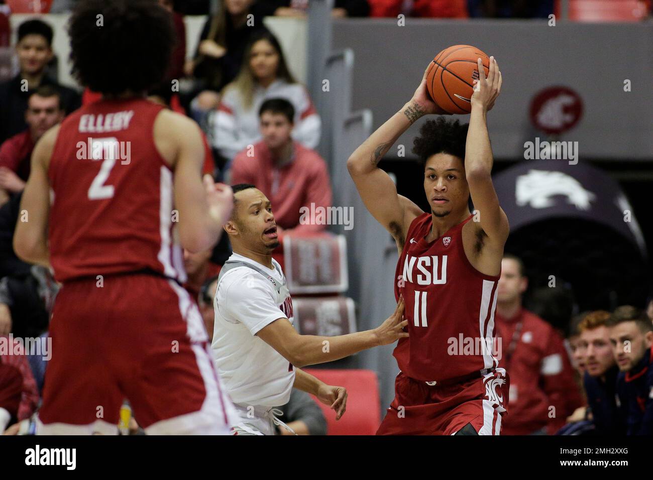 Washington State forward DJ Rodman (11) prepares to pass while ...