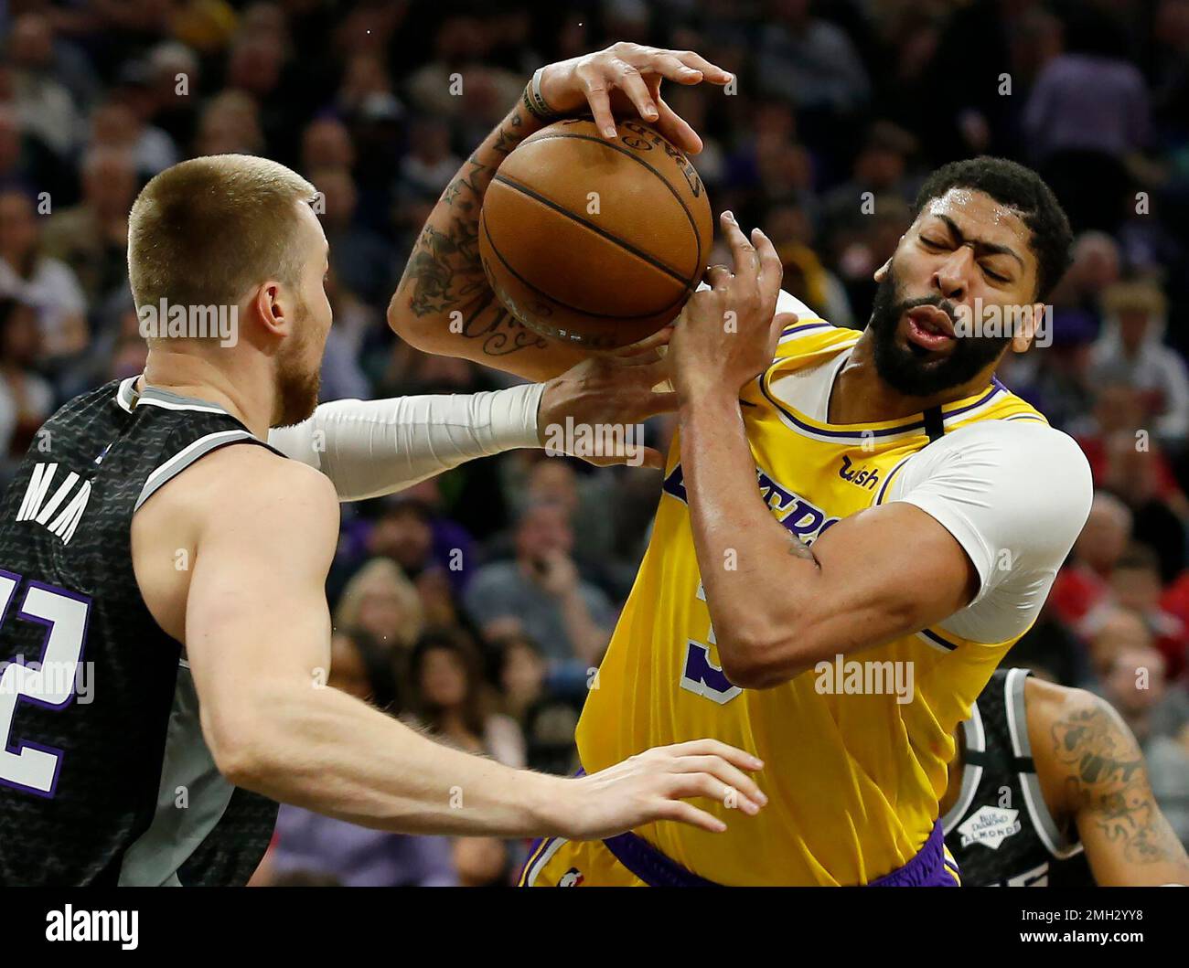 Sacramento Kings center Eric Mika, left, fouls Los Angeles Lakers ...