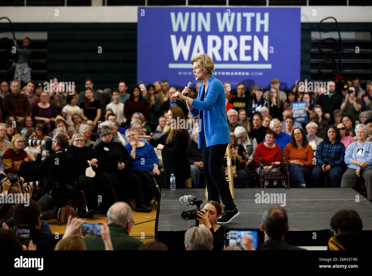 Democratic presidential candidate Sen. Elizabeth Warren, D-Mass ...