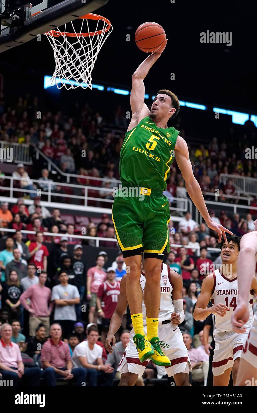 Oregon guard Chris Duarte (5) dunks against Stanford during the first ...