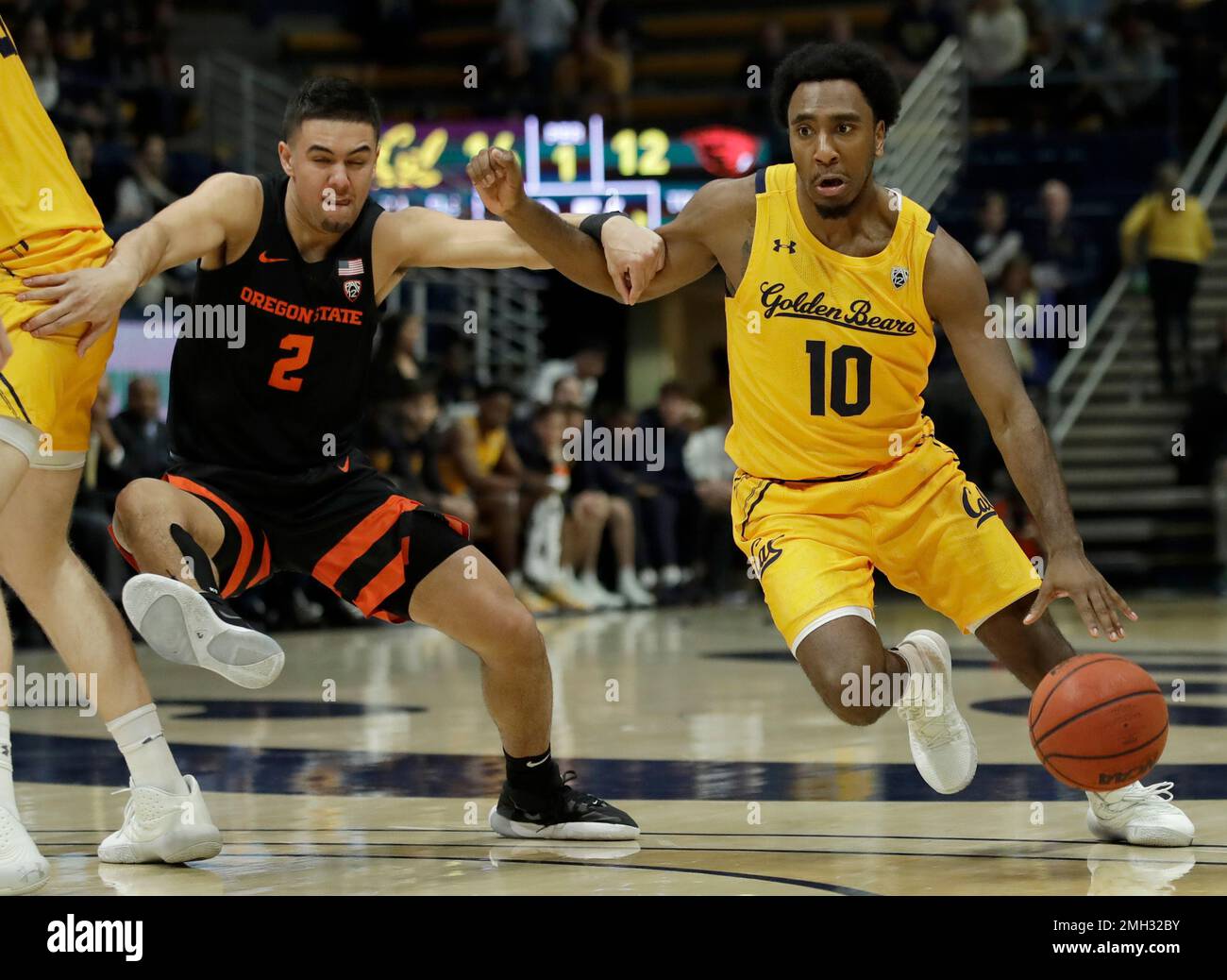 California's Kareem South, right, drives the ball past Oregon State's ...