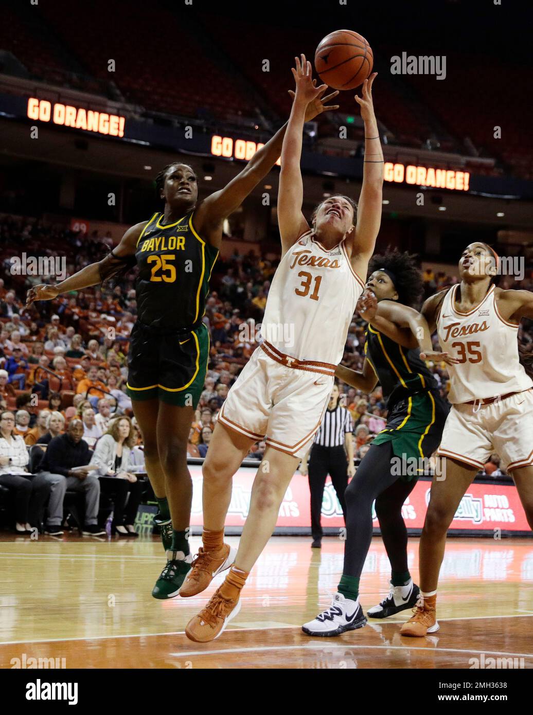 Texas guard Audrey Warren (31) shoots past Baylor center Queen Egbo (25 ...