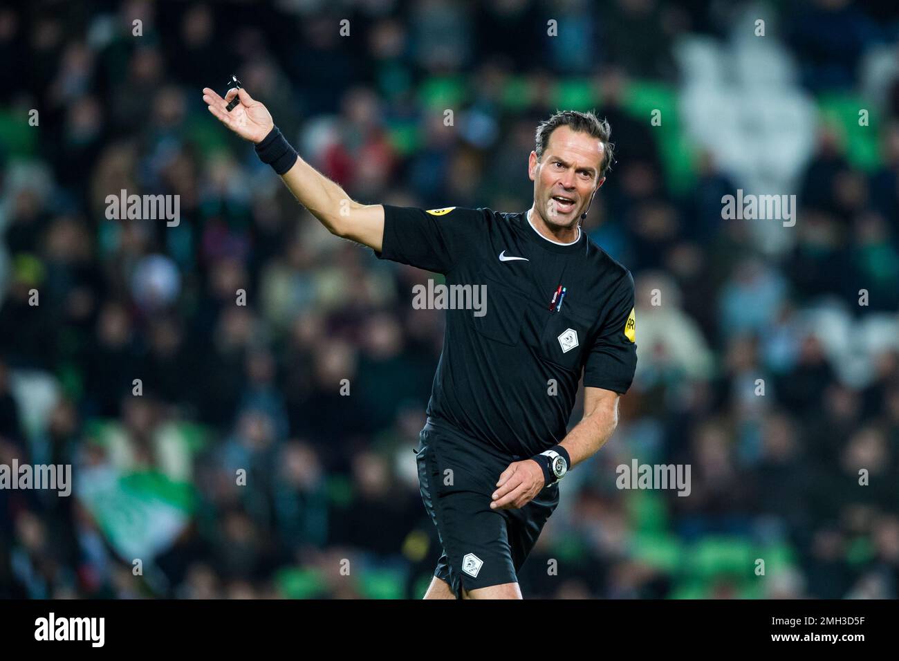 GRONINGEN - Referee Bas Nijhuis decides to leave the field in ...