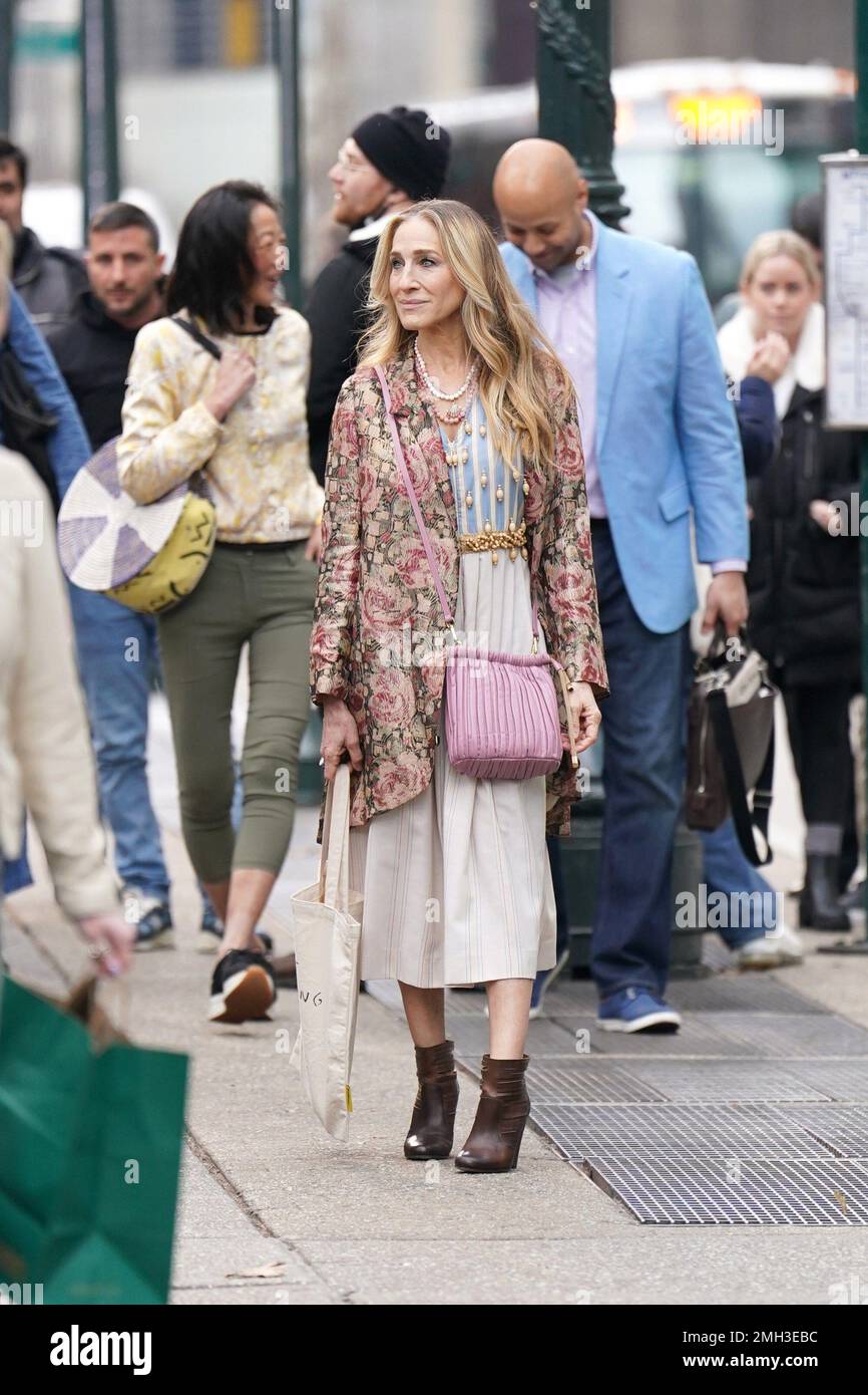 New York, NY, USA. 26th Jan, 2023. Sarah Jessica Parker on location for ...