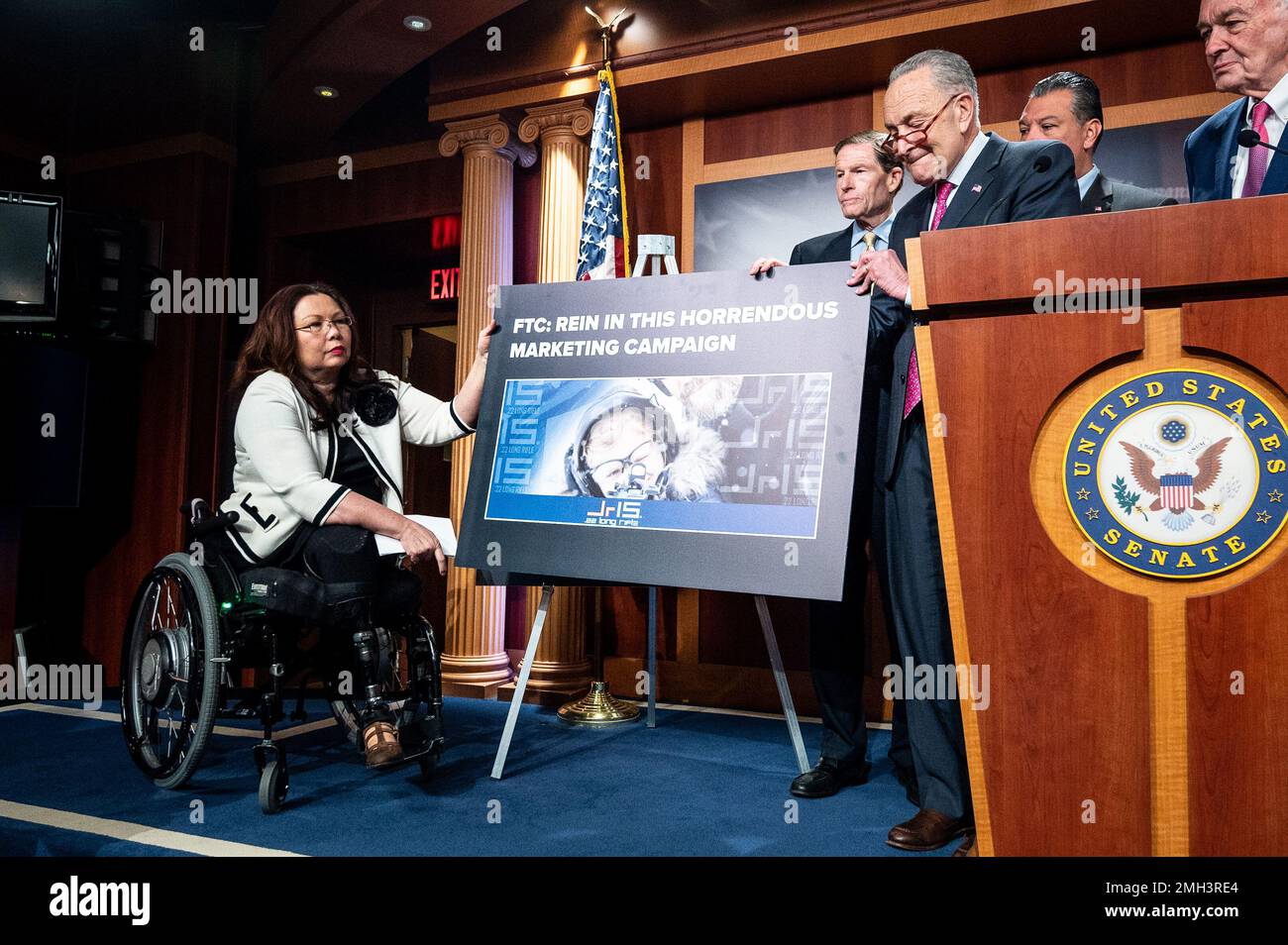 Tammy duckworth speaking hi-res stock photography and images - Alamy