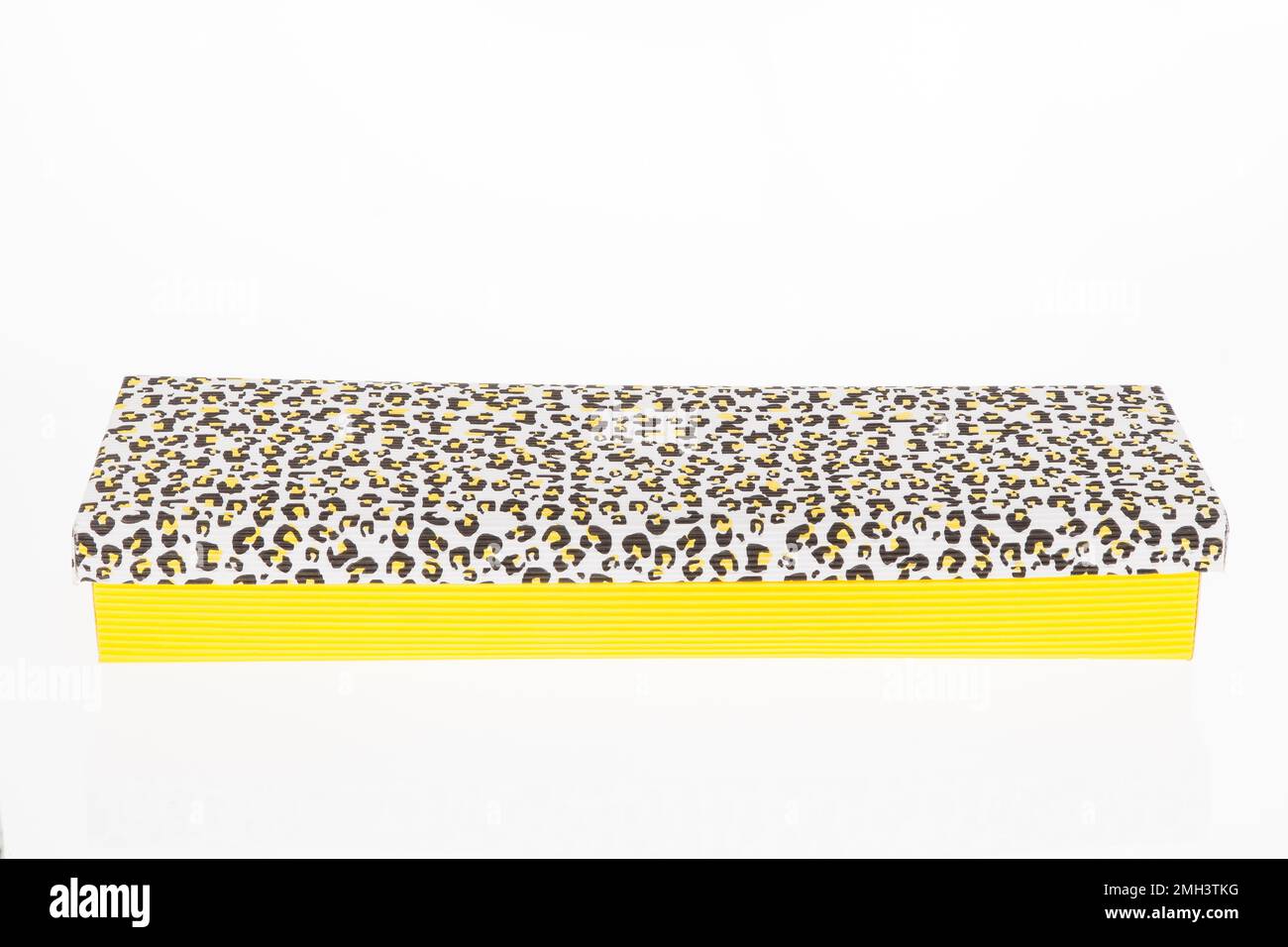 yellow corrugated cardboard box with lid for packing gifts and presents ...