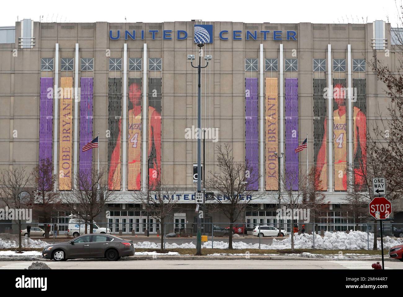 The United Center, home of the Chicago Bulls, projects purple and gold ...