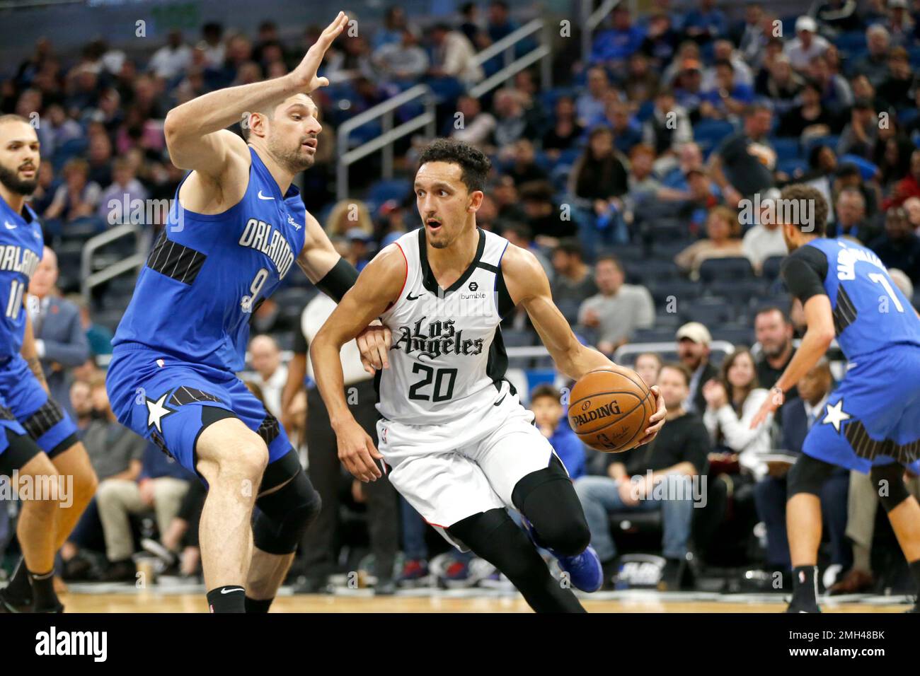 Los Angeles Clippers guard Landry Shamet (20) drives around Orlando ...