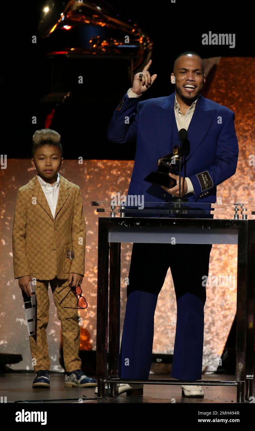 Anderson .Paak accepts the award for best R&B album for "Ventura" at ...