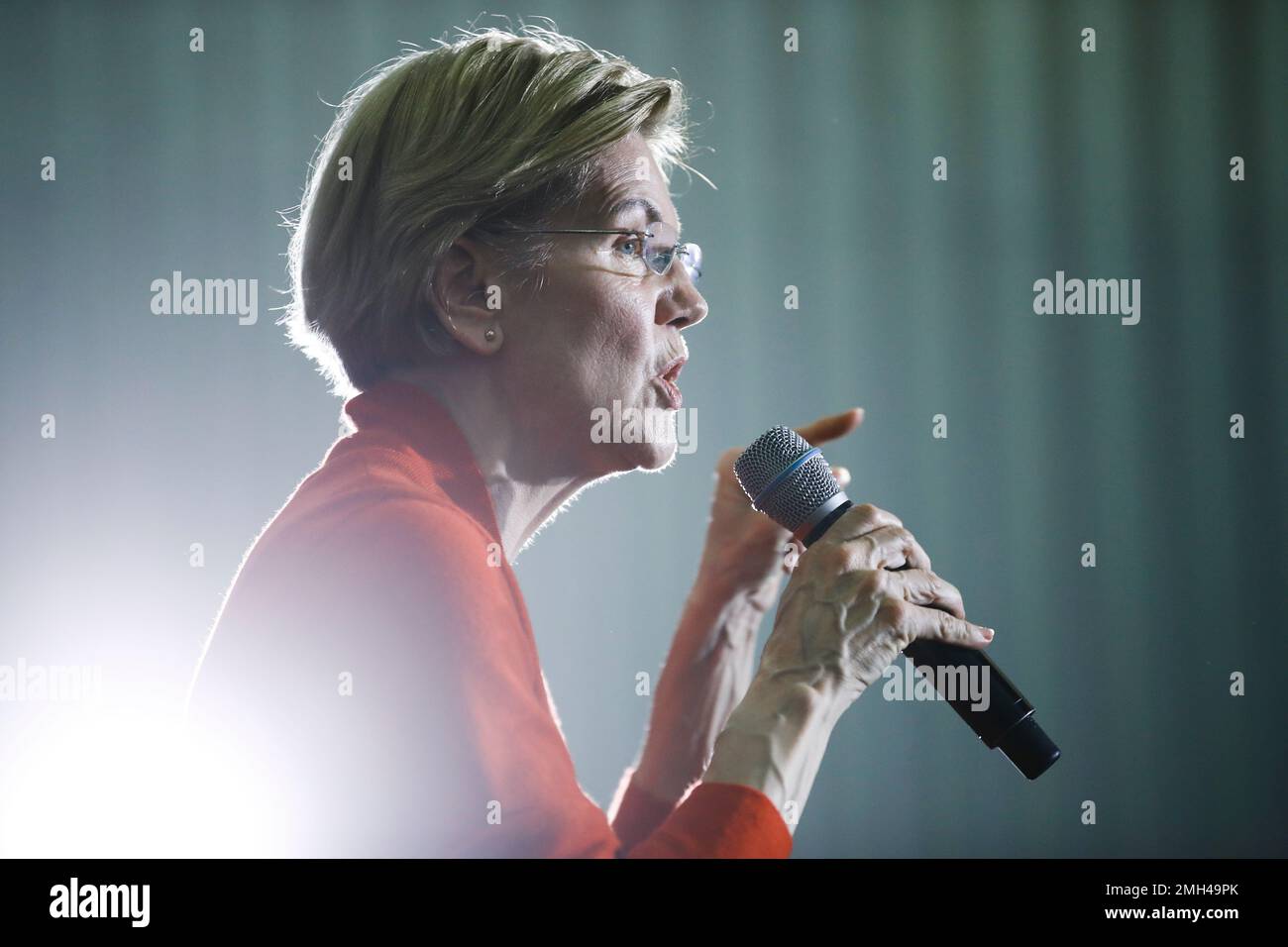 Democratic presidential candidate Sen. Elizabeth Warren, D-Mass ...