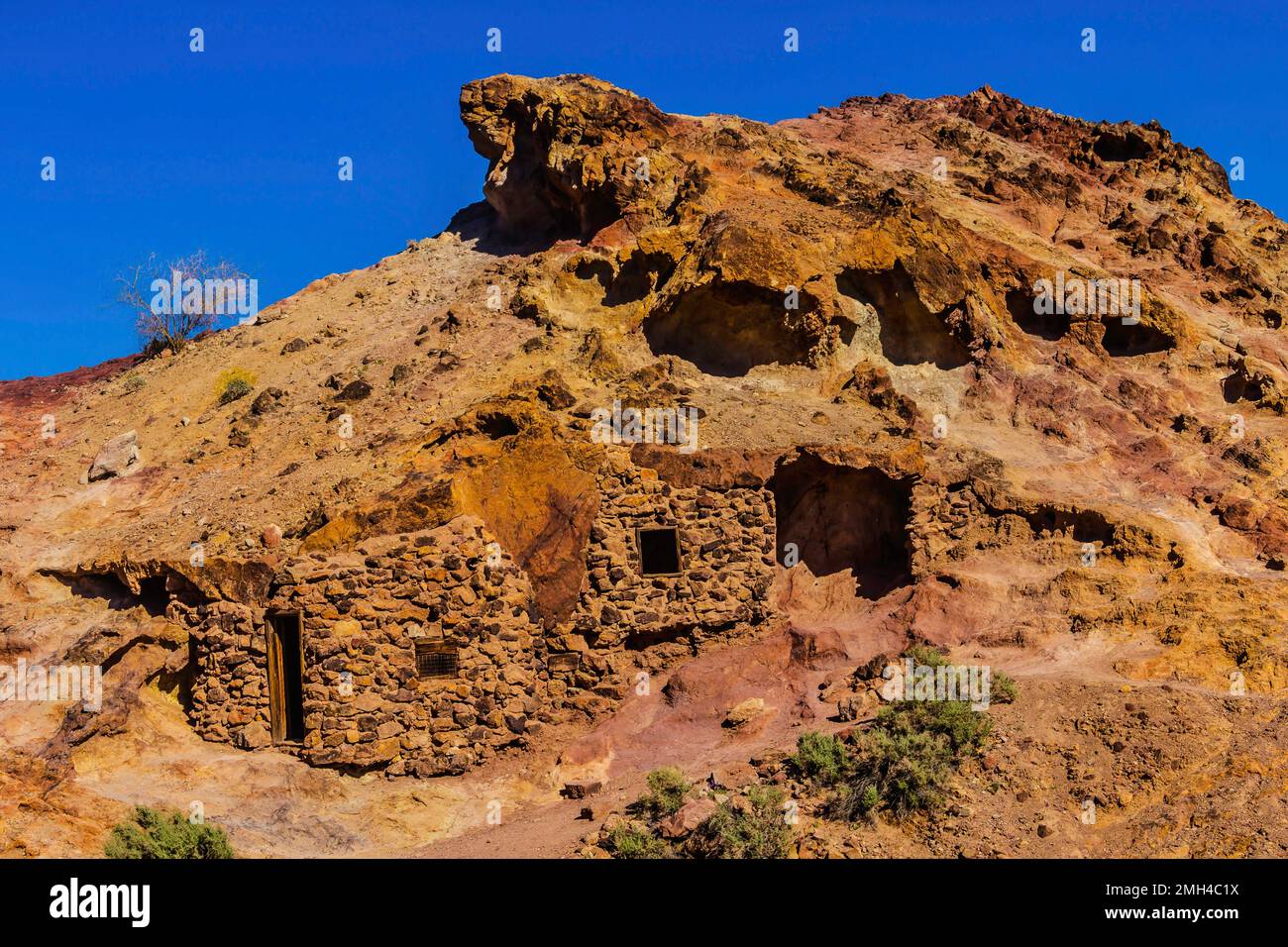 Living quarters for miners hi-res stock photography and images - Alamy
