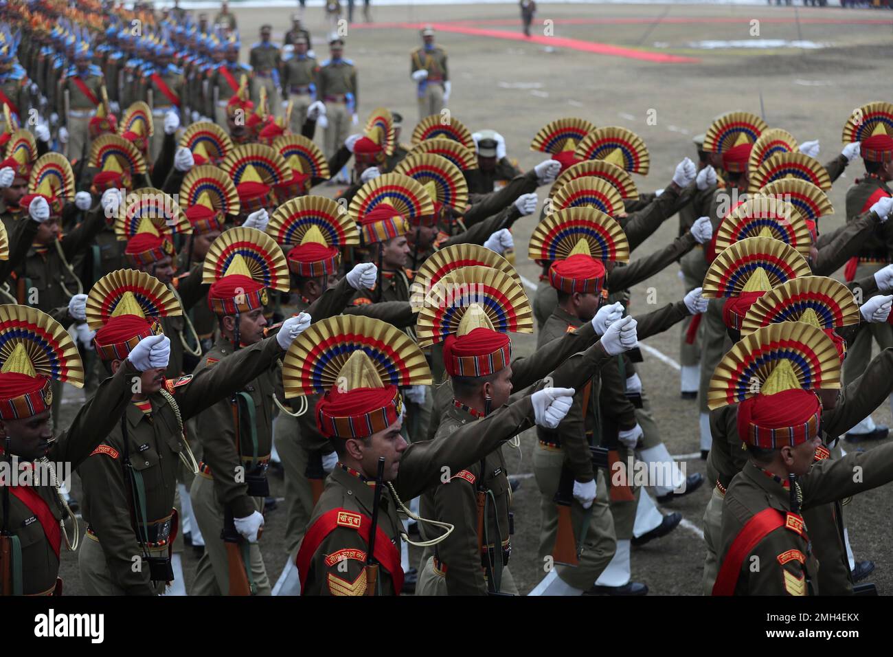 Indian soldiers march during Indian Republic day parade in Srinagar ...