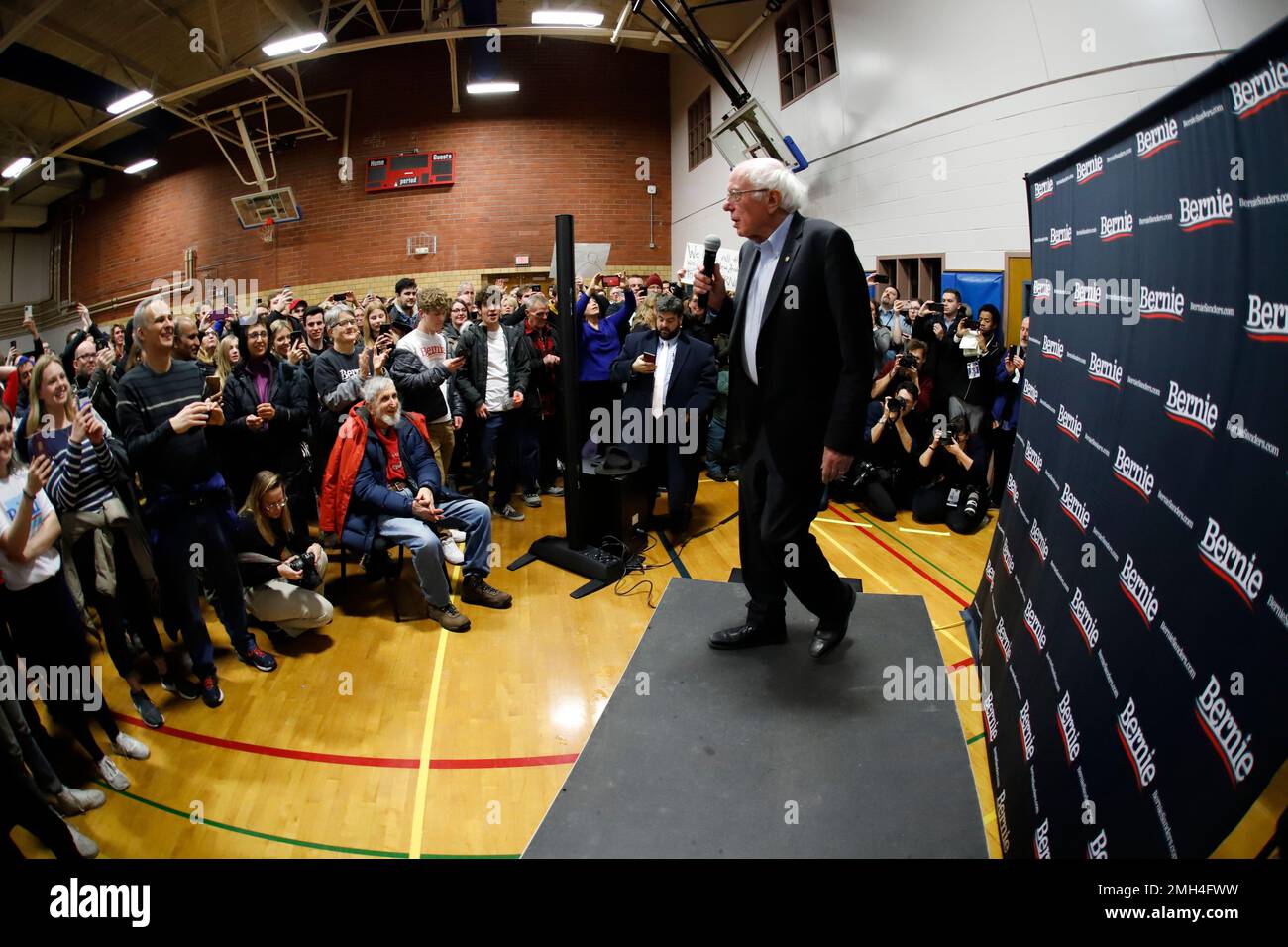 Democratic presidential candidate Sen. Bernie Sanders, I-Vt., arrives ...