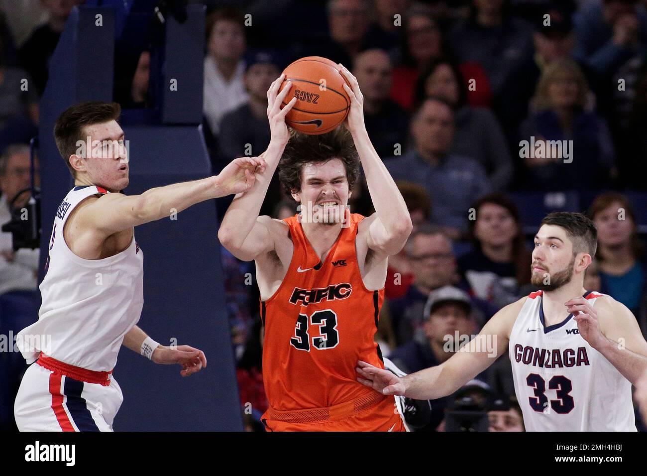 Pacific center James Hampshire, center, grabs a rebound between Gonzaga ...