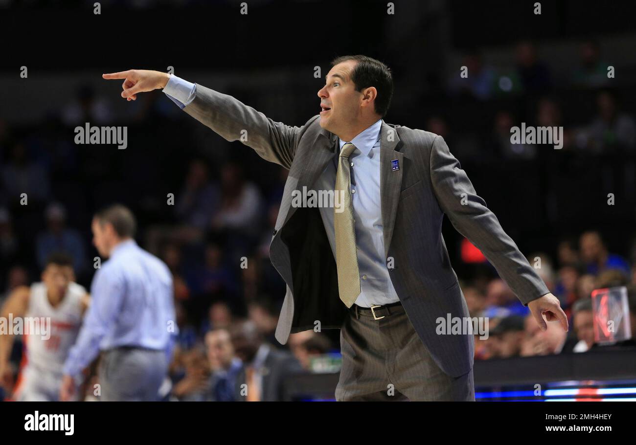 Baylor head coach Scott Drew points to his players during the first ...