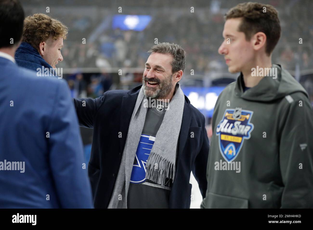 Actor Jon Hamm, center, greets players between NHL hockey All Star ...