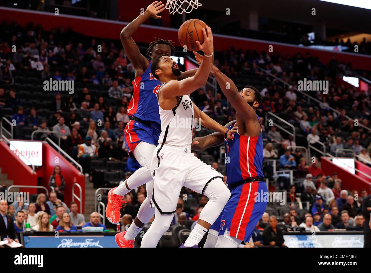 Brooklyn Nets guard Spencer Dinwiddie (8) drives on Detroit Pistons ...