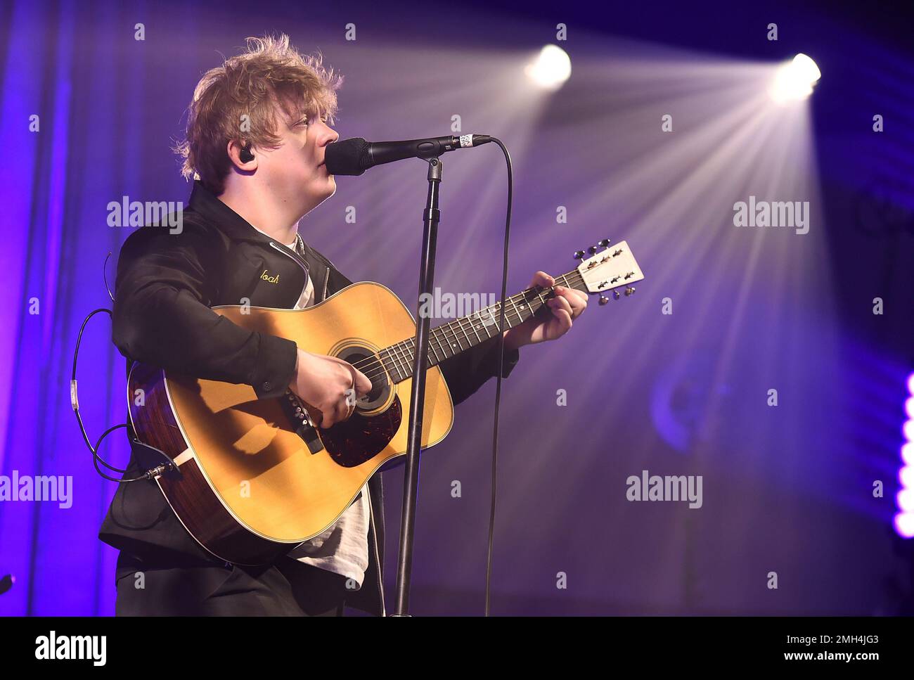 Lewis Capaldi perfroms at Sir Lucian Grainge's 2020 Artist Showcase ...