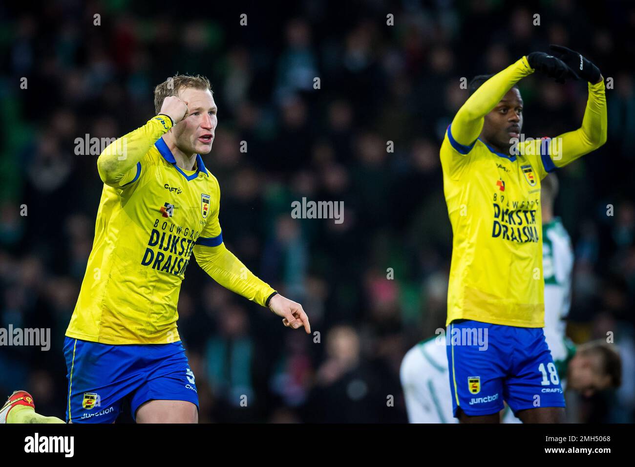 GRONINGEN - (lr) panic at Doke Schmidt of SC Cambuur and David Sambissa ...
