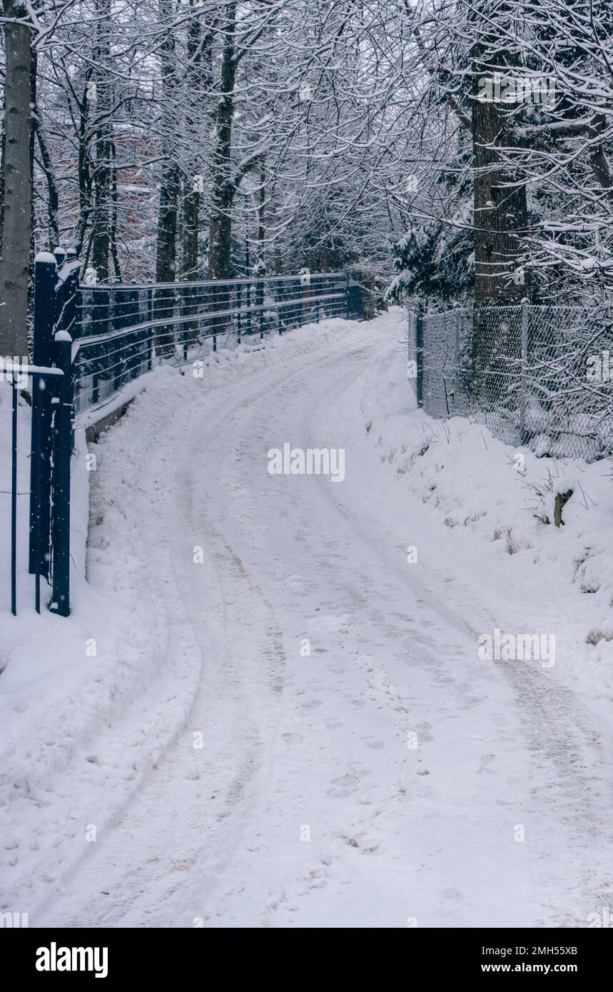 Snow covered entrance to the gate - the way home Stock Photo - Alamy