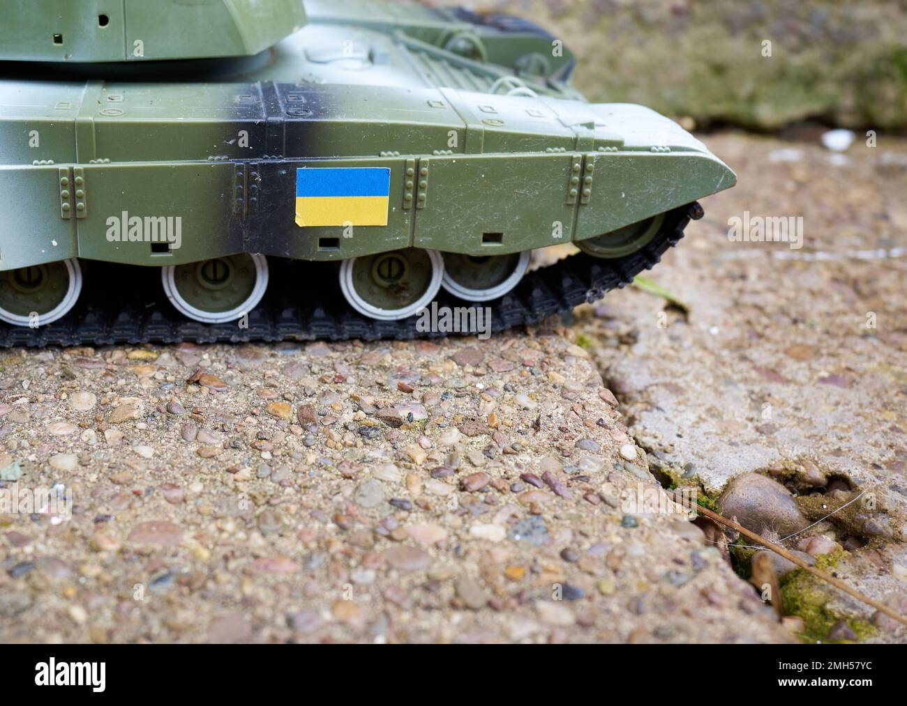 Modern Nato main battle tank with Ukraine flag Stock Photo - Alamy