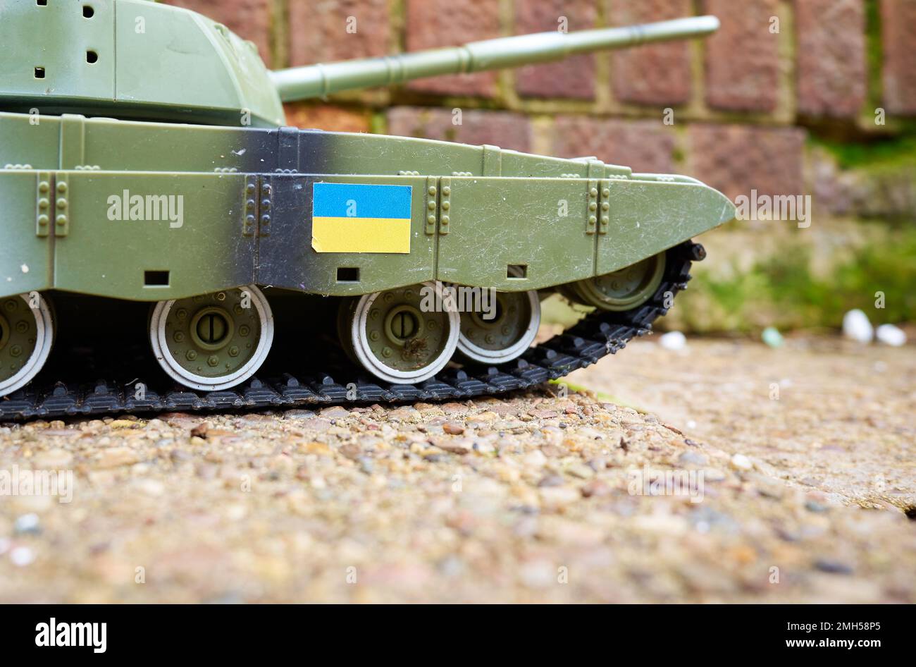 Modern Nato main battle tank with Ukraine flag Stock Photo - Alamy