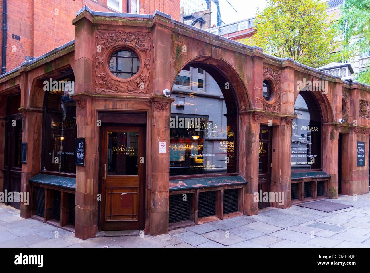The Jamaica Wine House in St Michael's Alley, Cornhill, City of London ...