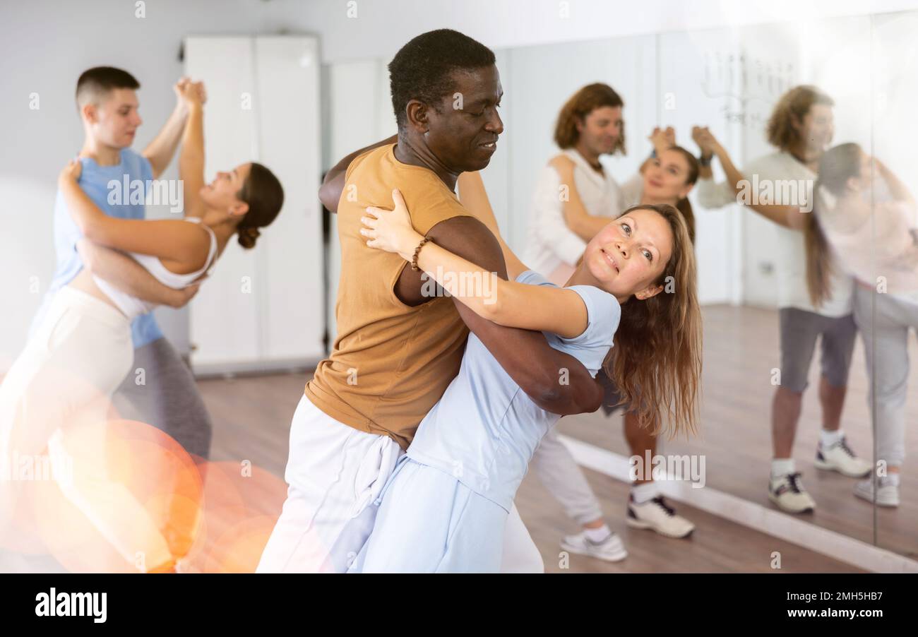 Dancing couple male figure hi-res stock photography and images - Alamy