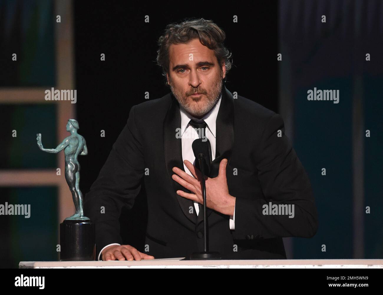 Joaquin Phoenix accepts the award for outstanding performance by a male ...