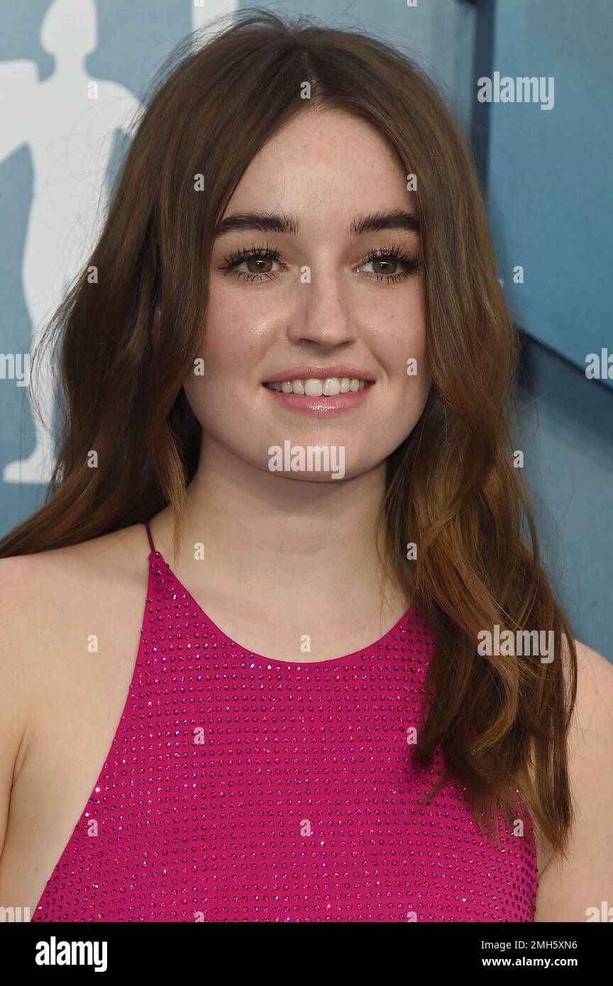 Kaitlyn Dever arrives at the 26th annual Screen Actors Guild Awards at ...