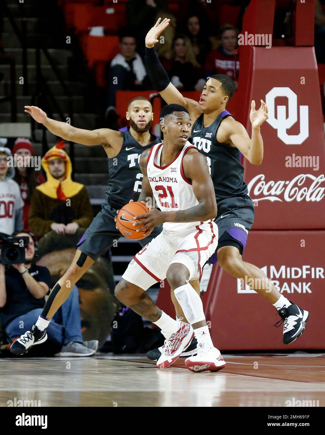 Oklahoma's Kristian Doolittle (21) is defended by TCU's Edric Dennis Jr ...