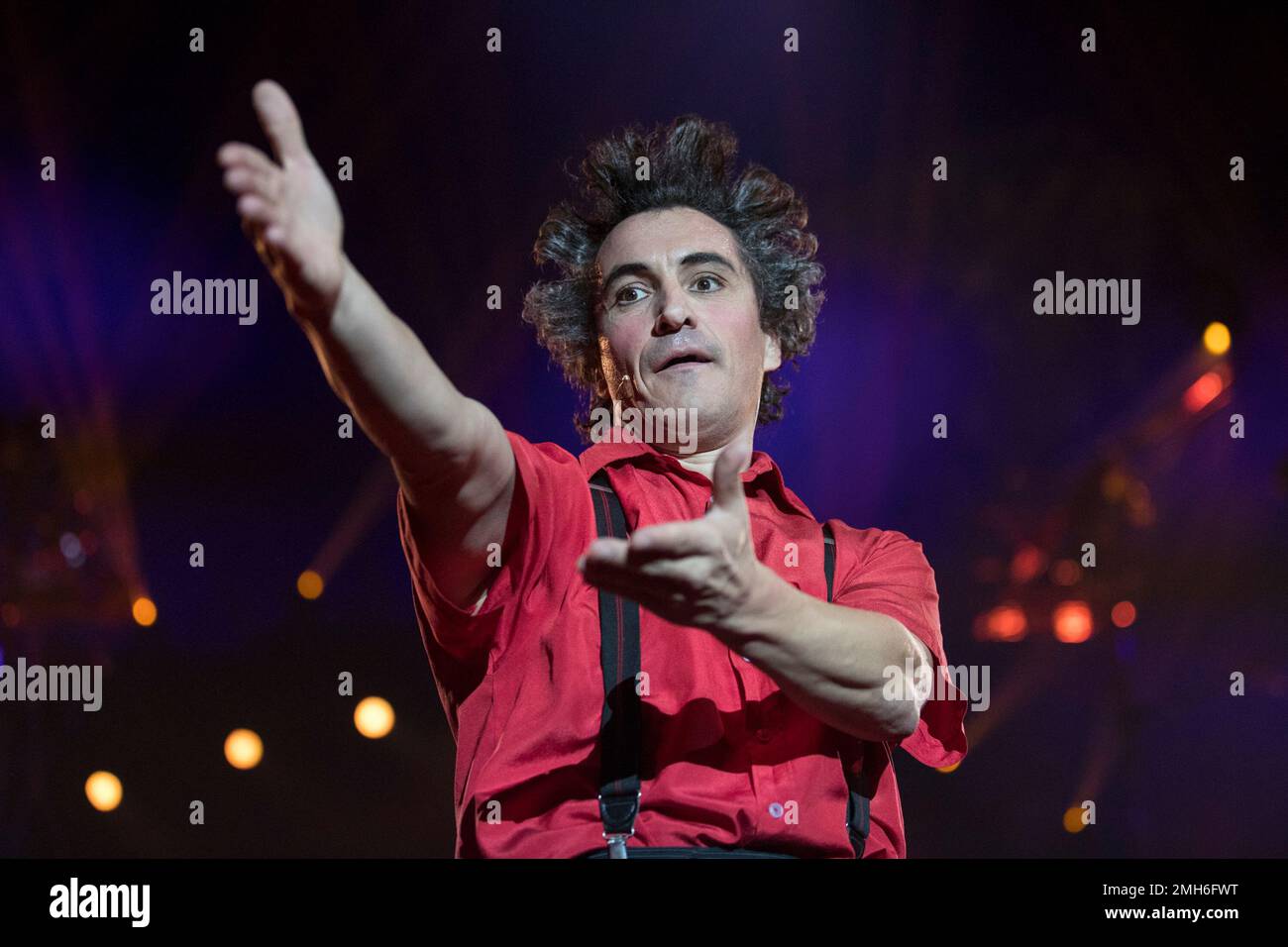 Elastic the Eccentric Comedian gestures towards the crowd while ...