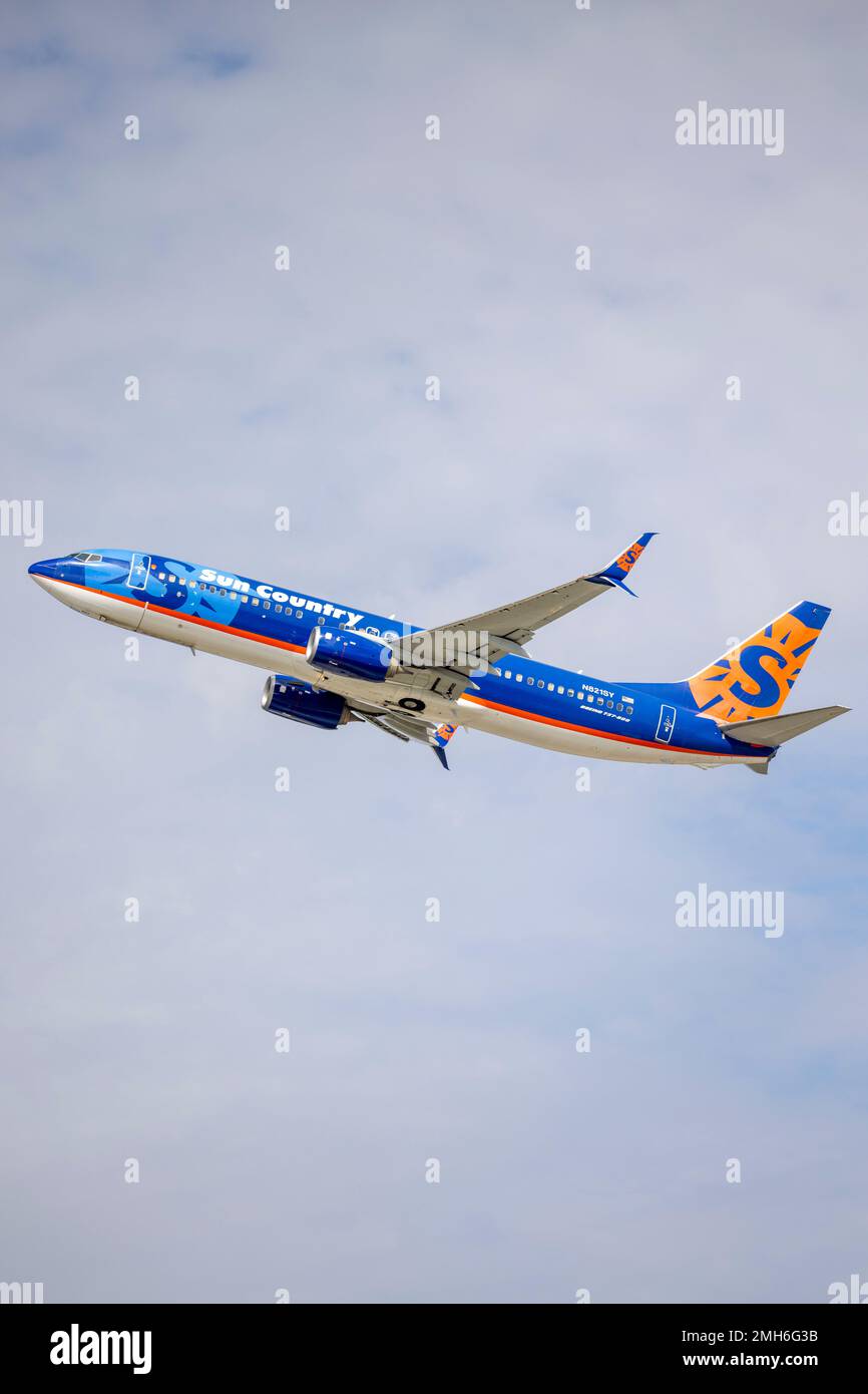 A Sun Country Airlines jet departs from the Fort Lauderdale ...