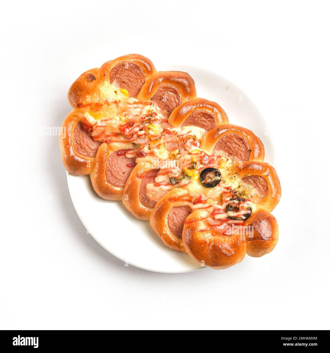 Twisted sausage bread is made of sausage slices and cheese. It is then ...