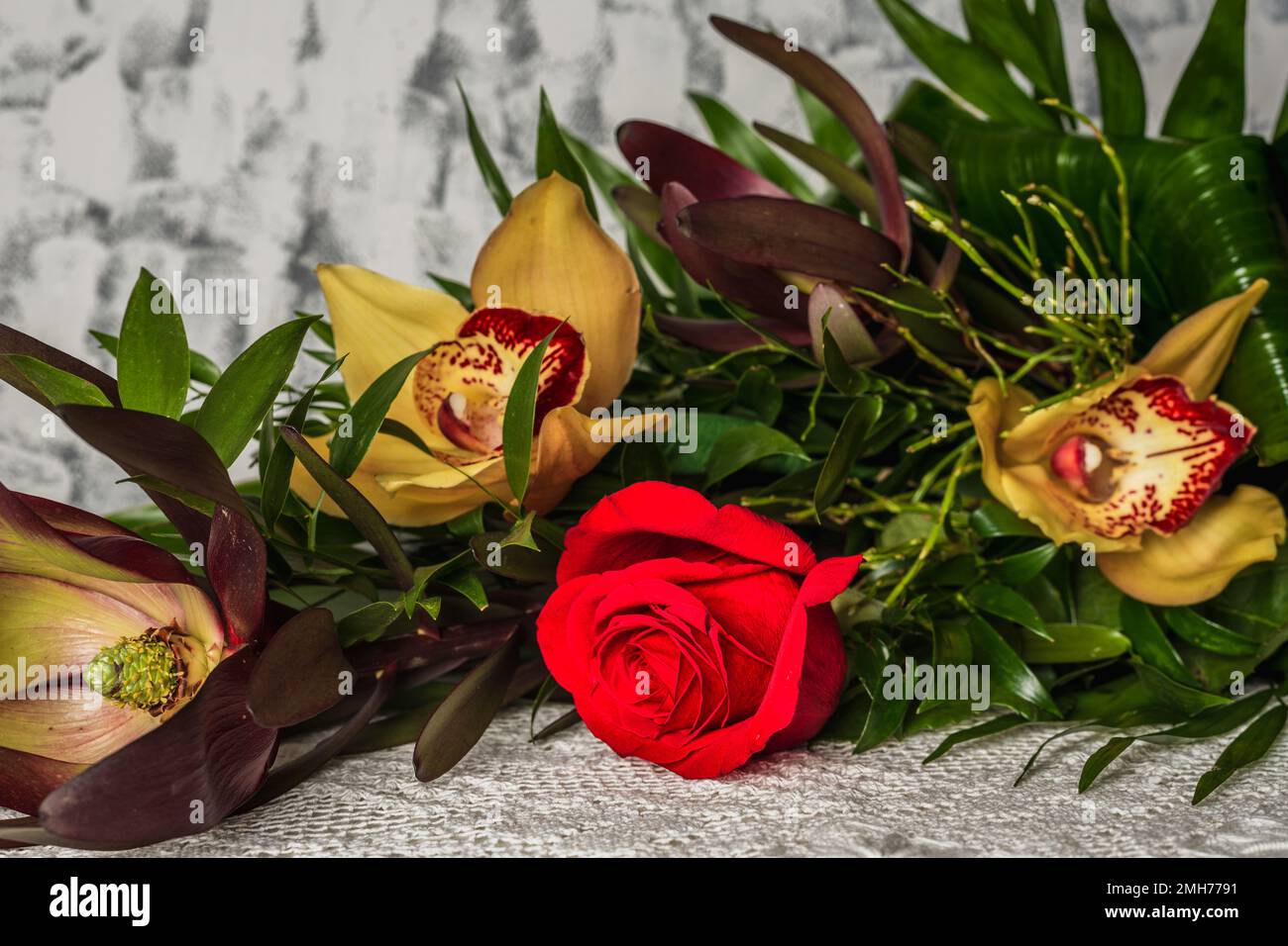 Three rose blossom bouquet hi-res stock photography and images - Alamy