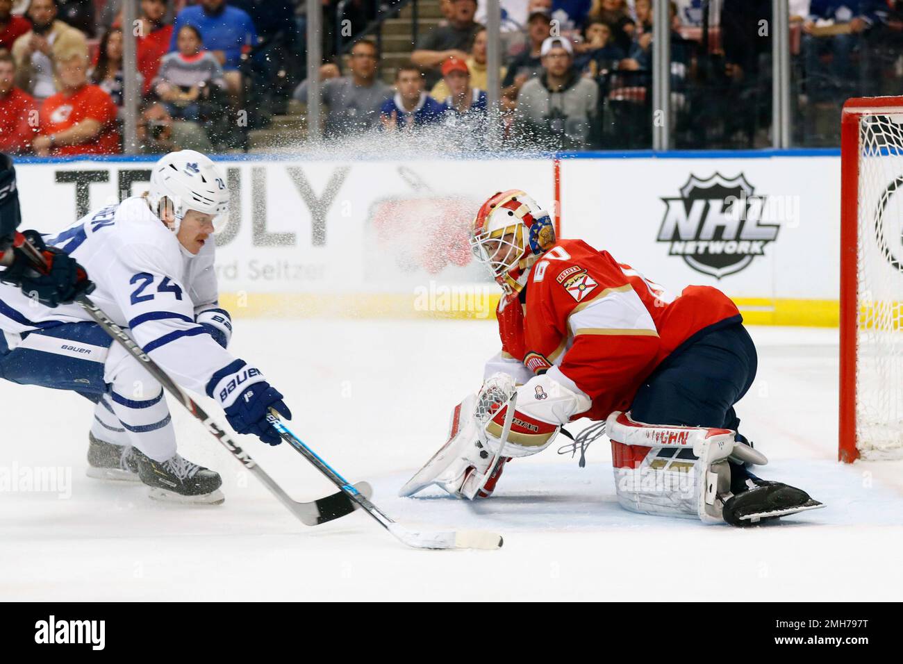 Toronto Maple Leafs right wing Kasperi Kapanen (24) attempts to shoot ...