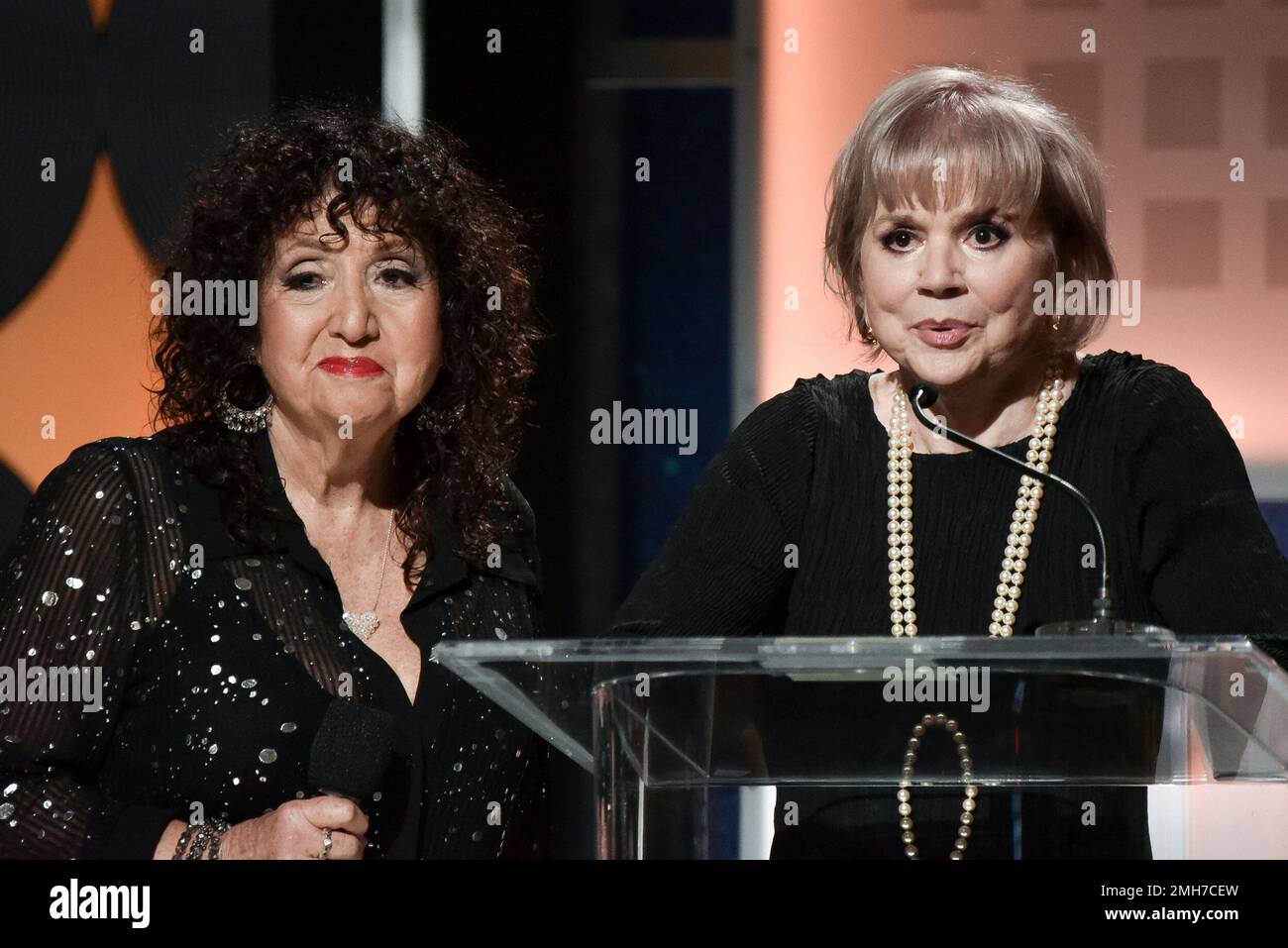 Maria Muldaur, left, and Linda Ronstadt onstage at the 19th Annual ...