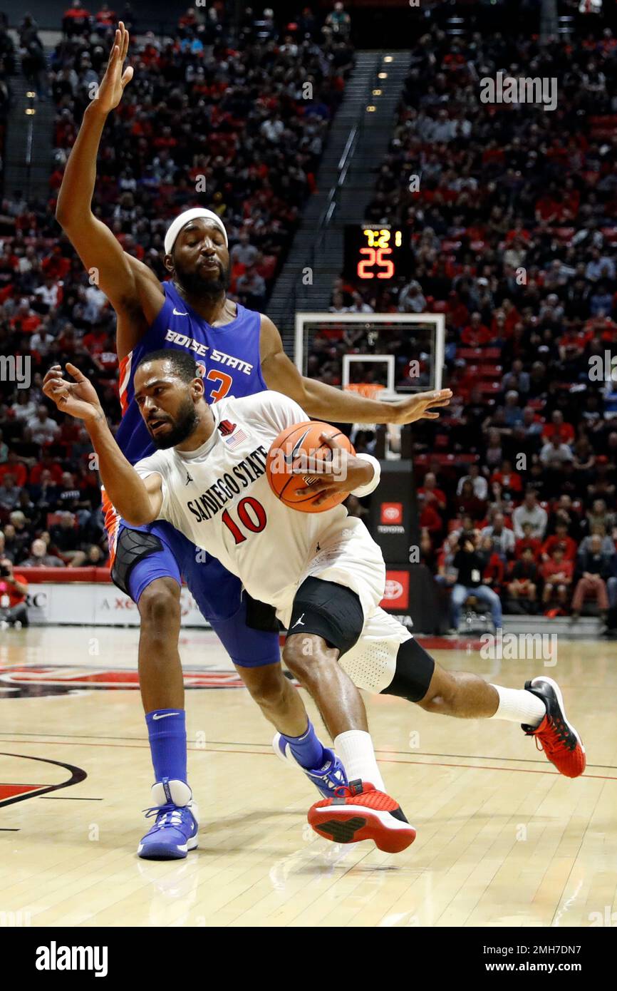 San Diego State guard KJ Feagin (10) drives as Boise State forward RJ ...