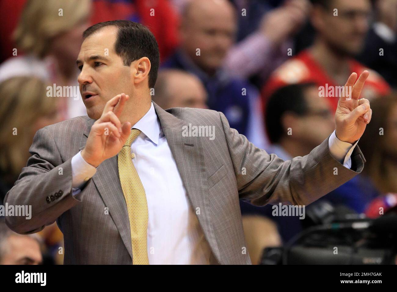 Baylor head coach Scott Drew signals a play during the first half of an ...