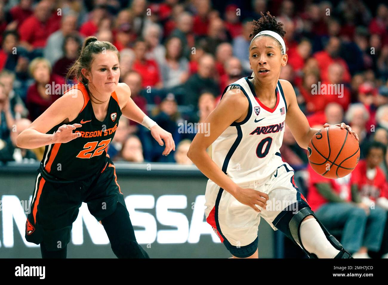 Arizona guard Amari Carter (0) drives on Oregon State guard Kat Tudor ...