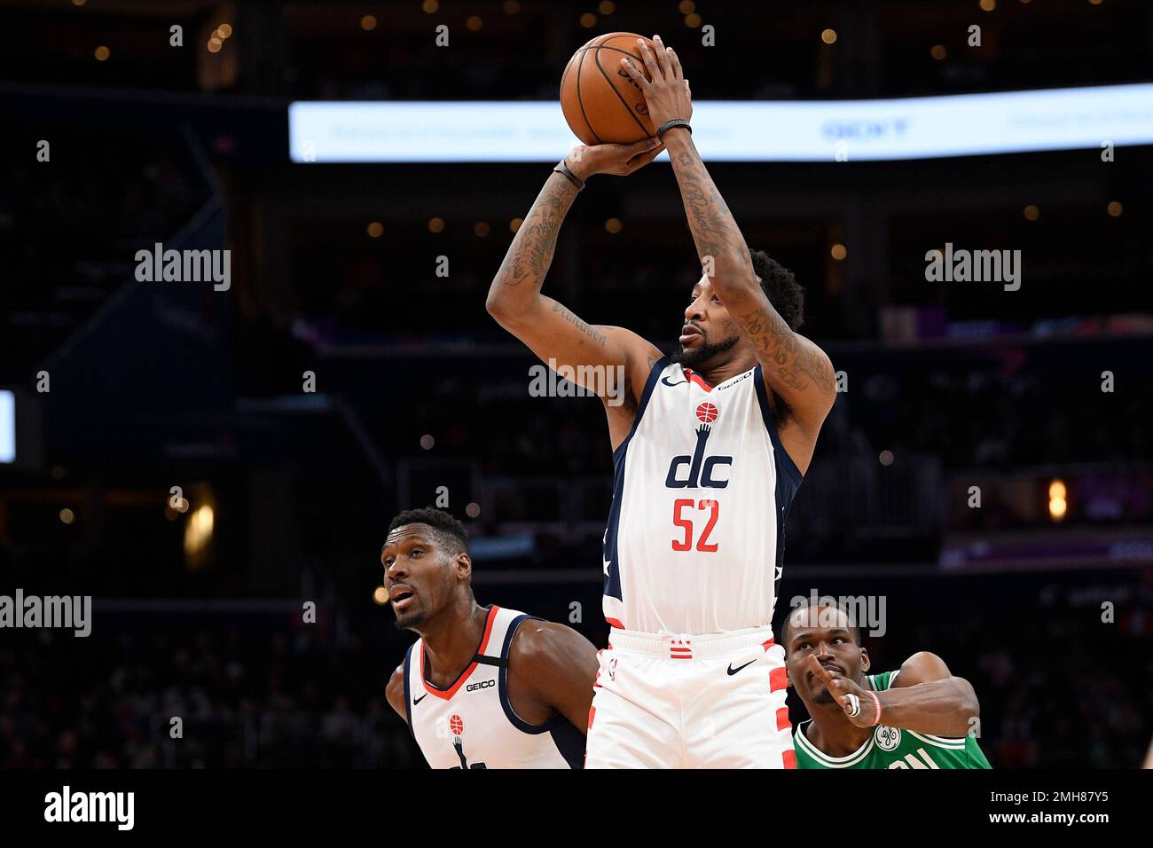Washington Wizards guard Jordan McRae (52) shoots during the first half ...