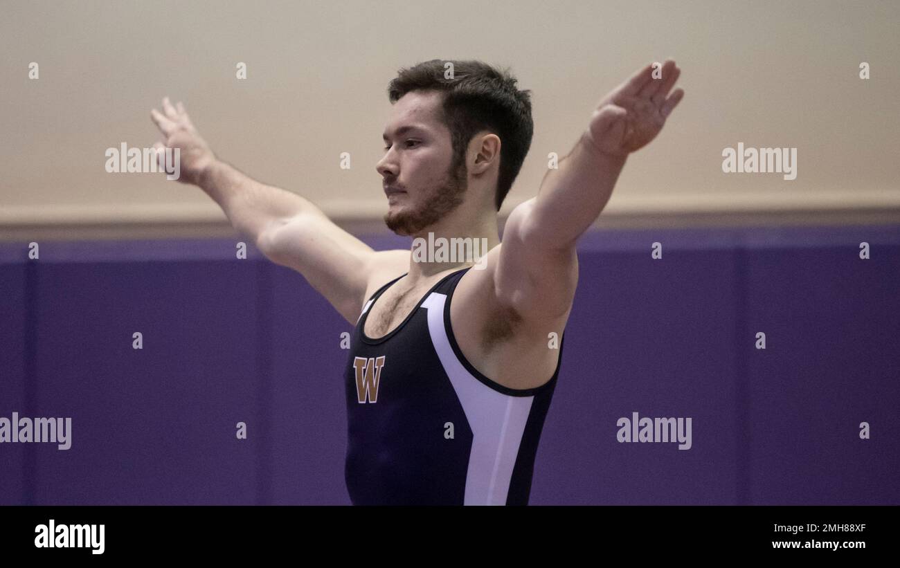 Washington's Ben Bloom competes in the floor exercise during the ...
