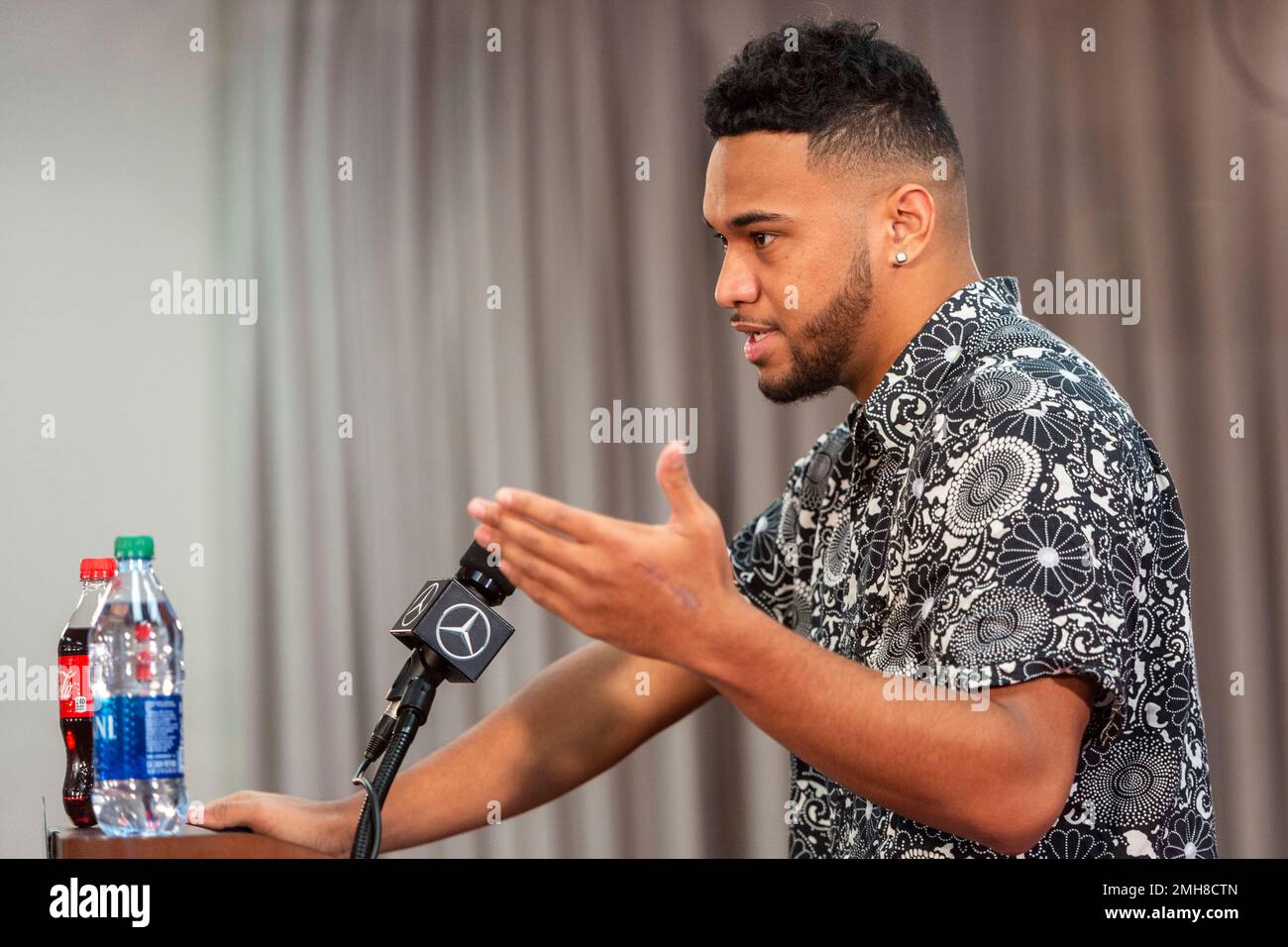 Alabama quarterback Tua Tagovailoa announces his intentions to declare ...